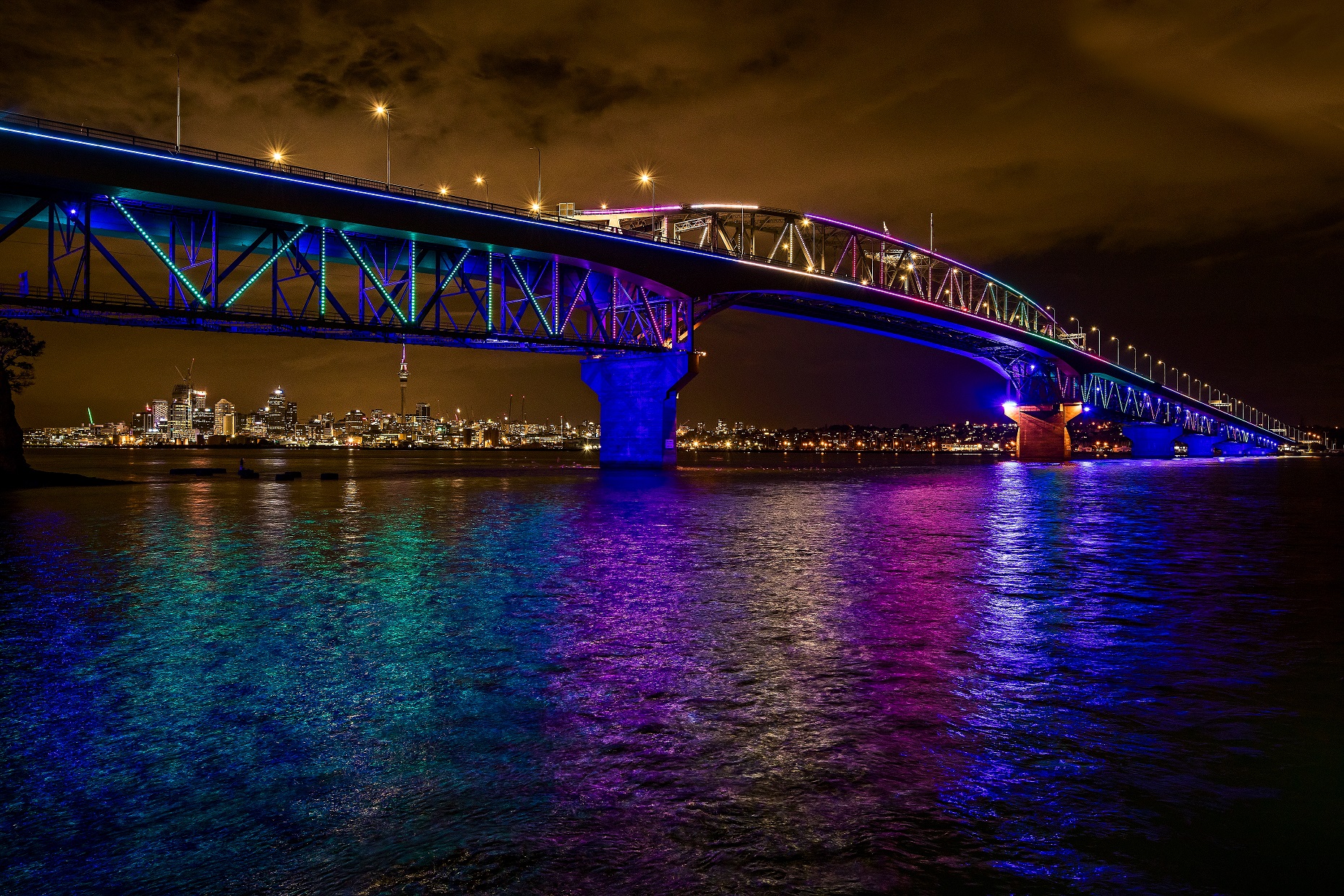 Volcano erupts on bridge in emotional Waitangi narrative - OurAuckland
