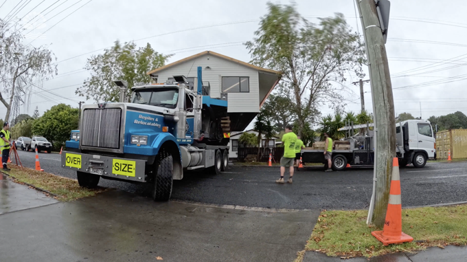Home removal goes sky-high - OurAuckland