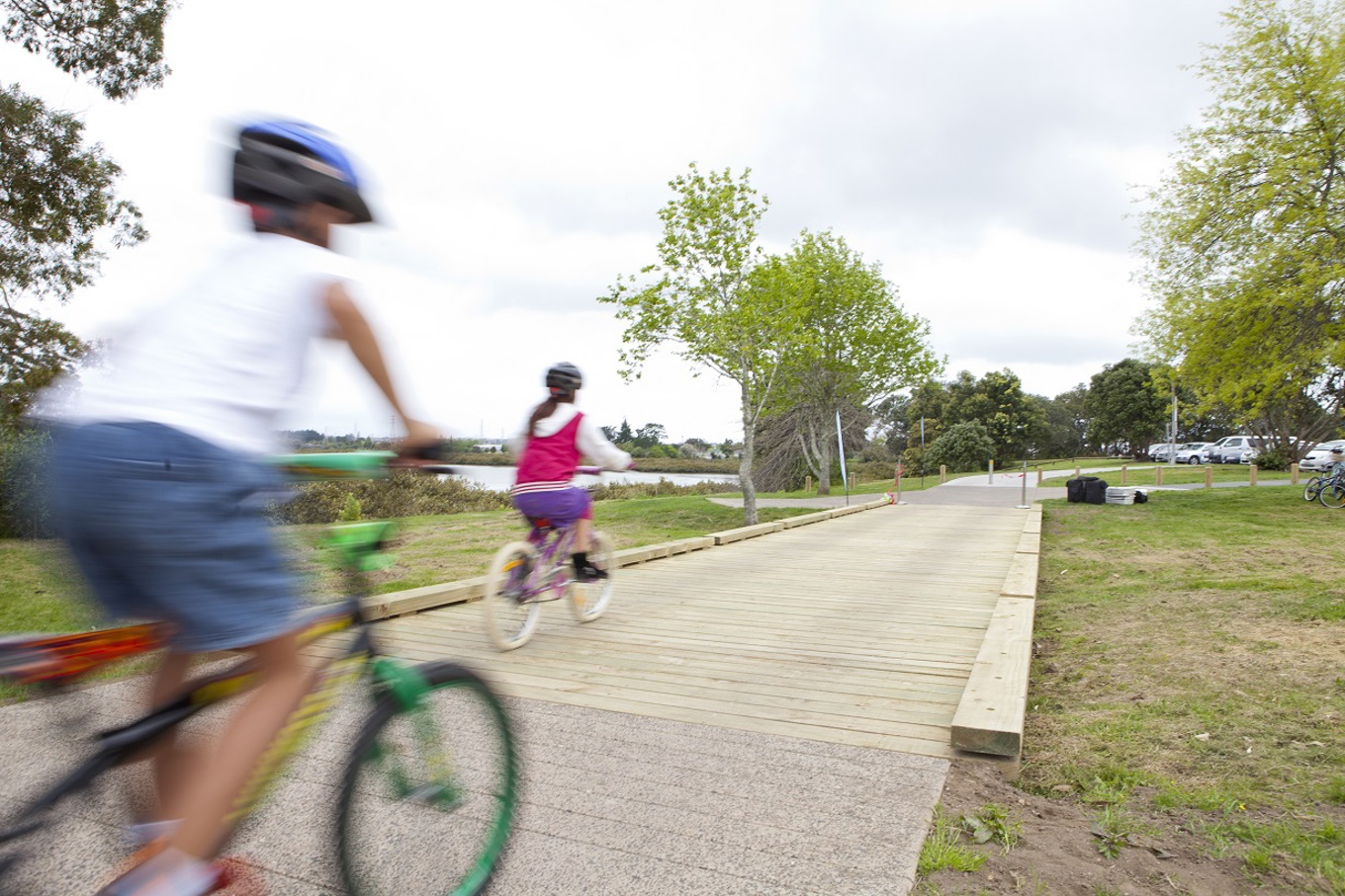 Te Whau Pathway work continues - OurAuckland