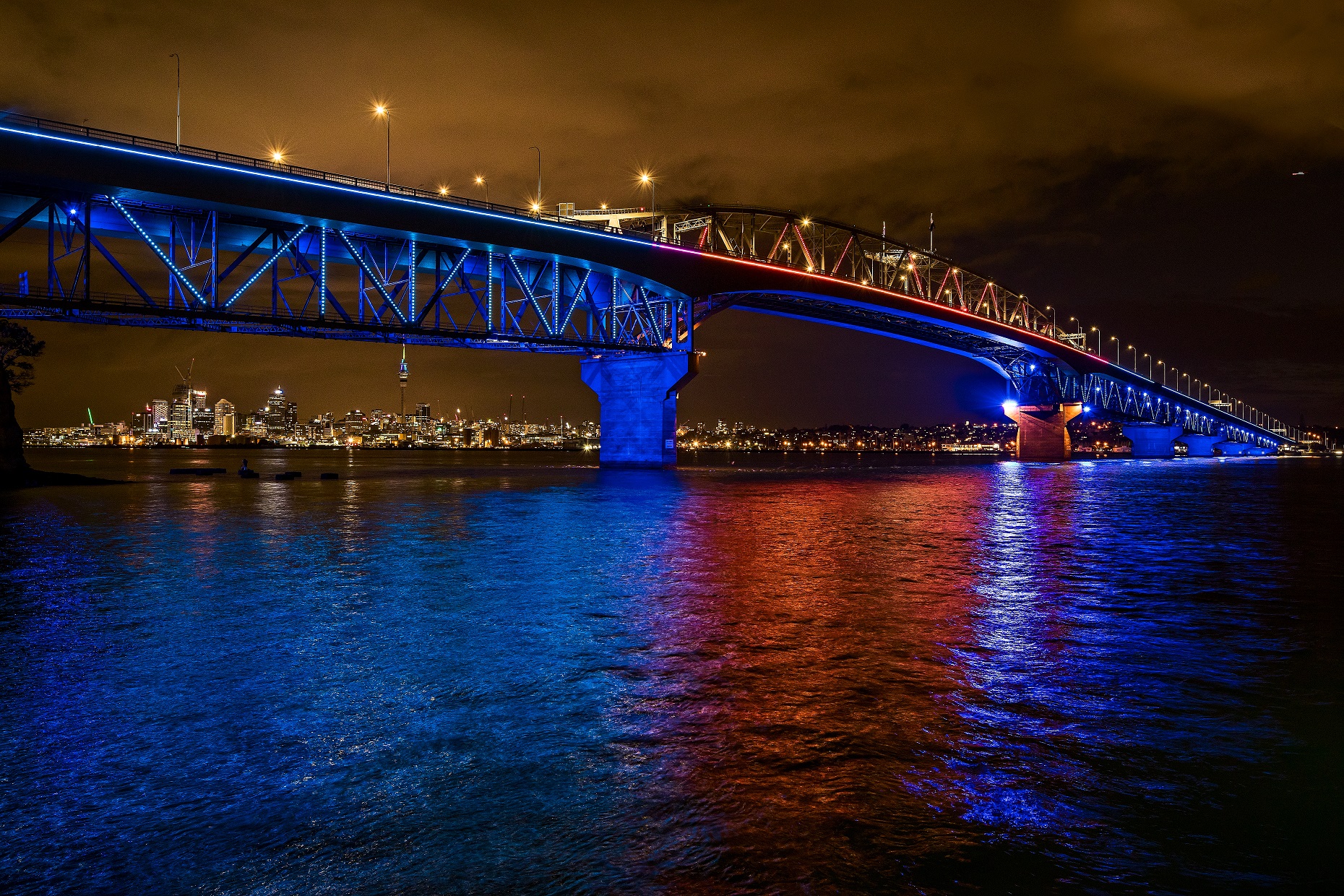 Volcano erupts on bridge in emotional Waitangi narrative - OurAuckland
