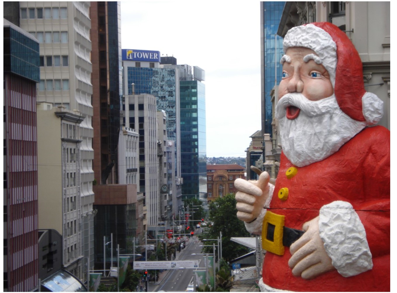 Waving farewell to Santa - OurAuckland
