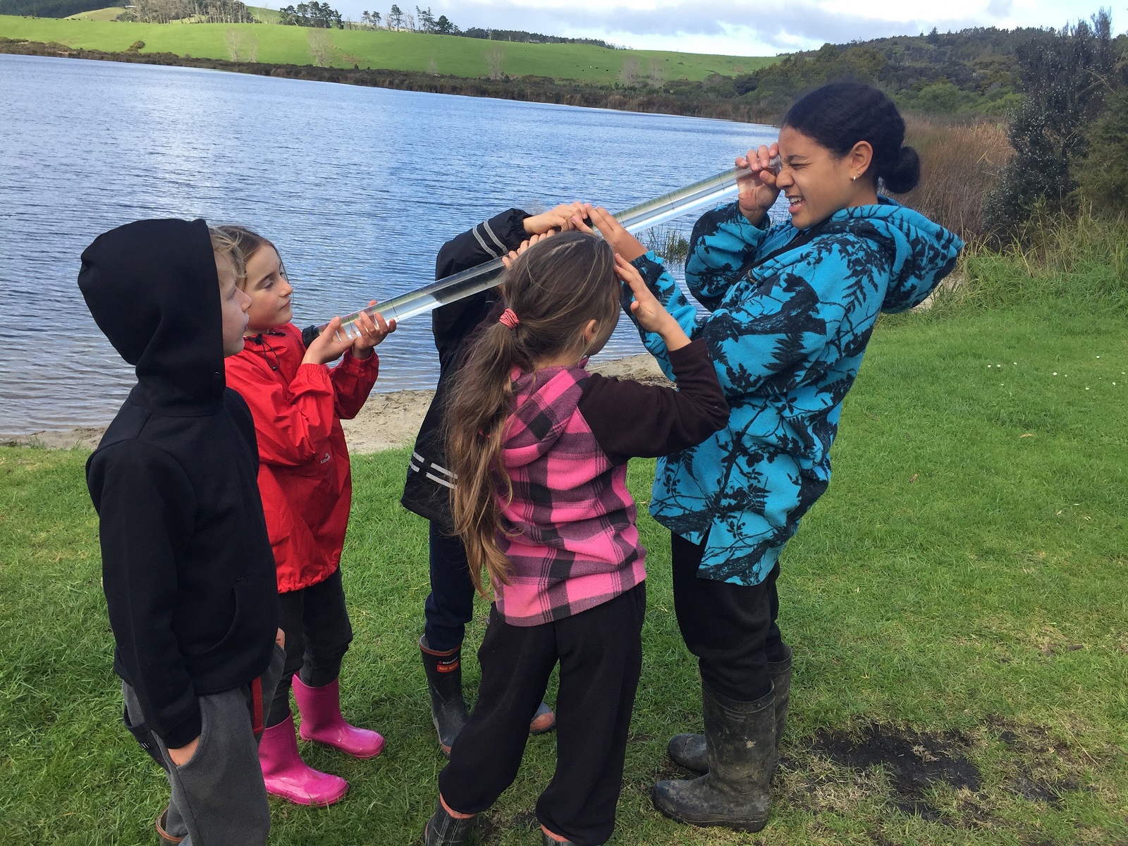 Local students explore Lake Tomarata - OurAuckland