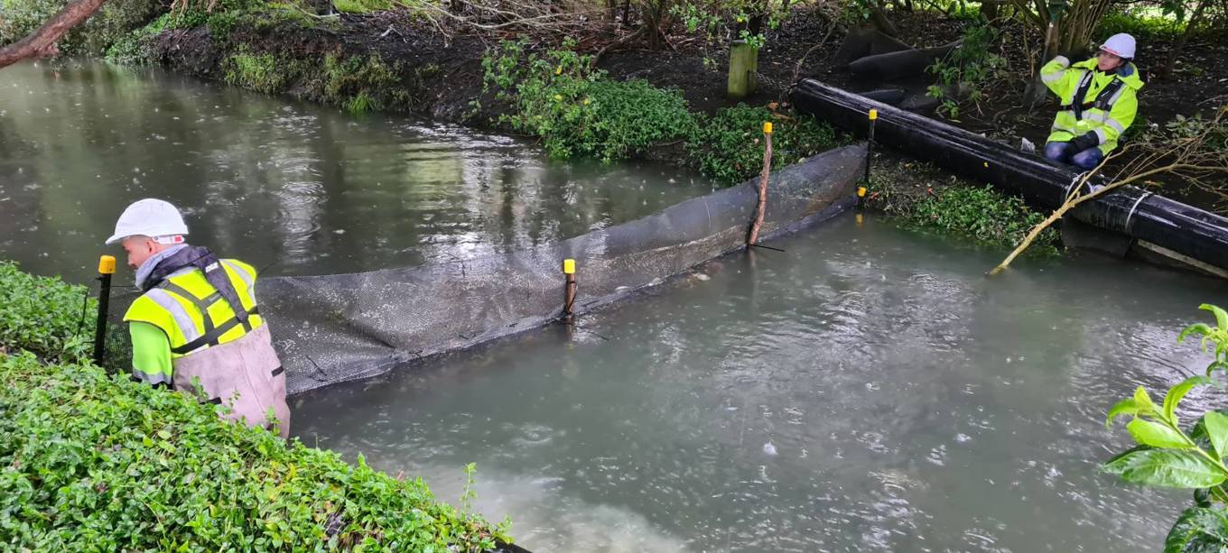 Amphibious dredge put to work at Waiatarua - OurAuckland