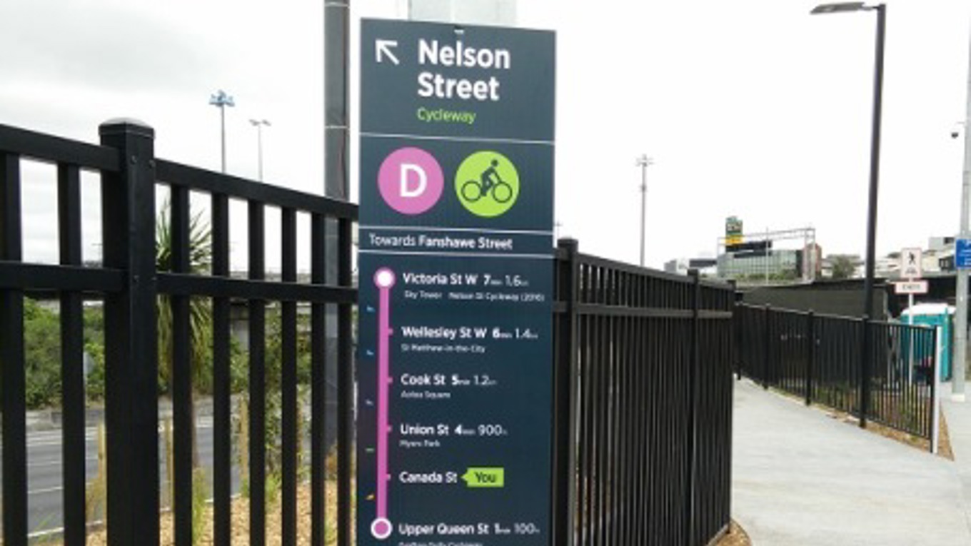 Street signs look good for 2016 - OurAuckland